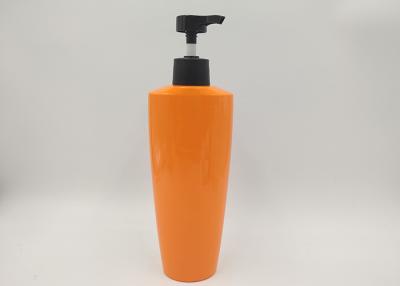 Cina Le bottiglie di plastica del cosmetico dell'ANIMALE DOMESTICO arancio ovale svuotano la superficie di lucentezza della bottiglia del sapone della lozione in vendita