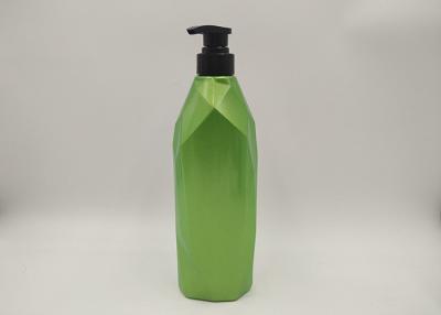 Cina Bottiglie cosmetiche di lusso vuote, forma unica del prisma cosmetico della bottiglia dell'ANIMALE DOMESTICO in vendita