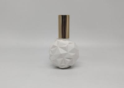 Cina il cosmetico su ordinazione vuoto 50ml imbottiglia il colore bianco intorno all'ANIMALE DOMESTICO di plastica di forma in vendita