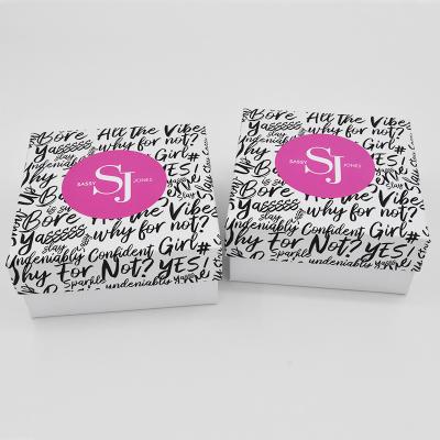 中国 鋭角のふたは挿入物の化粧品の包装を用いる贅沢なギフト用の箱を基づかせ、 販売のため