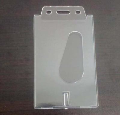 Cina Supporti di distintivo verticale degli accessori di plastica duri della carta di identità 10 x 6cm per la doppia carta in vendita