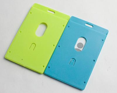 Cina Supporto di distintivo della cordicella dell'ABS, titolare della carta duro di identificazione della plastica di colore di Pantone in vendita