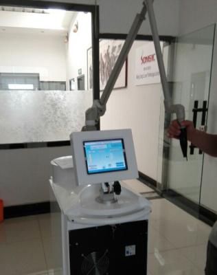 Cina Macchina medica di rimozione del tatuaggio del commutatore del laser Q del ND YAG per la voglia in vendita