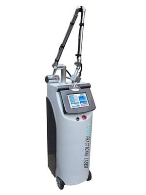Cina RF frazionario Co2 Laser Machine, rinnovando, medico di pelle resurfacing Beauty Equipment in vendita