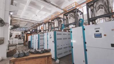 Κίνα CE Standard Dehumidifying Hopper Dryer AC220-380V 4-40Kw Heat Power προς πώληση