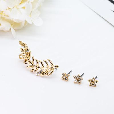 中国 スタッドによってが花葉が出る贅沢な合金の金のイヤリングは光沢がある水晶を4 PC形づける 販売のため
