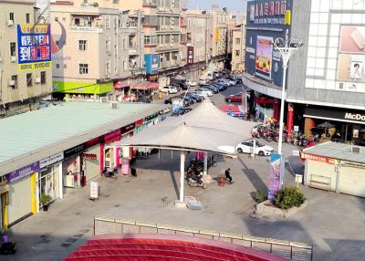 Cina L'ombrello di tensione della membrana rivestita del PVC struttura le costruzioni temporanee del tessuto per la via in vendita