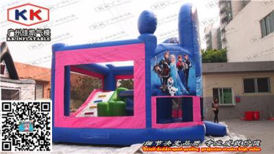 Cina Castello di salto gonfiabile congelato su ordine 4 in1 con la colonna di ostacolo in vendita