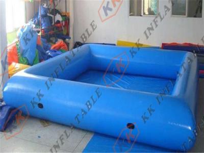 Cina L'uomo commerciale ha fatto le piscine gonfiabili per i bambini e gli adulti in vendita