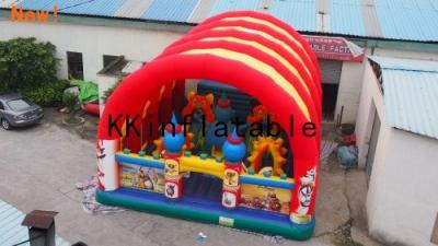中国 ディズニーの巨大で膨脹可能な警備員の遊園地/膨脹可能な跳ね上がりの家 販売のため