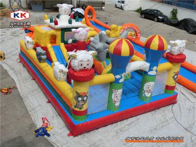 中国 耐火性ポリ塩化ビニールの警備員 Funland が付いている膨脹可能な屋内弾力がある城 販売のため