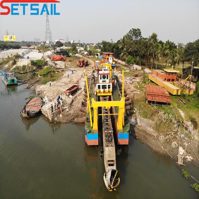 6000cbm/Hr 26inch Dredger with 20m Dredging Depth
