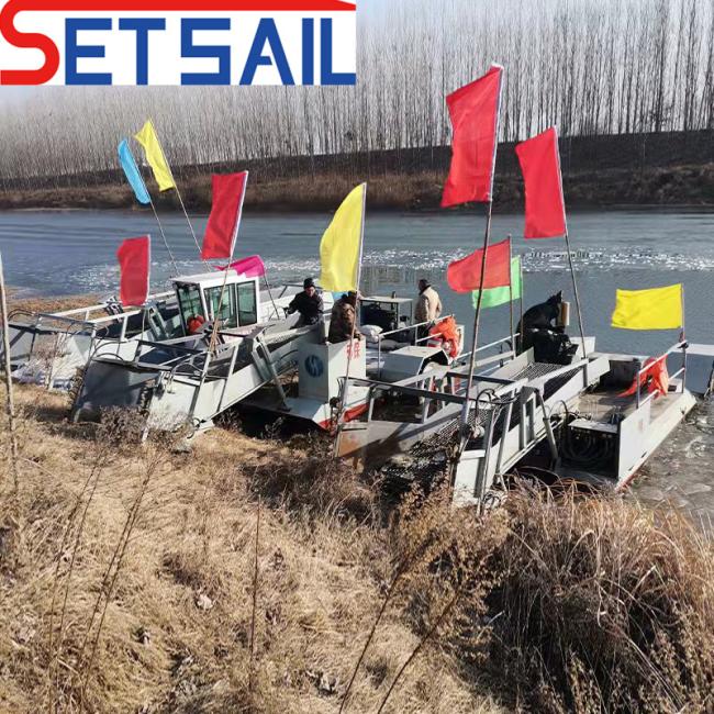 Floating Weed Harvester with Automatic Operation System