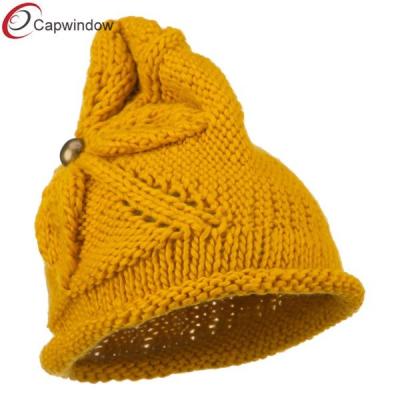China Frauen knöpfen Acrylbeanie-Winter-Hüte mit Blumen-Akzent,/gerollte Rand zu verkaufen