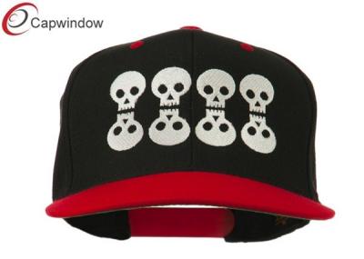 Cina Halloween rosso nero 8 crani hanno ricamato i berretti da baseball di Snapback in vendita