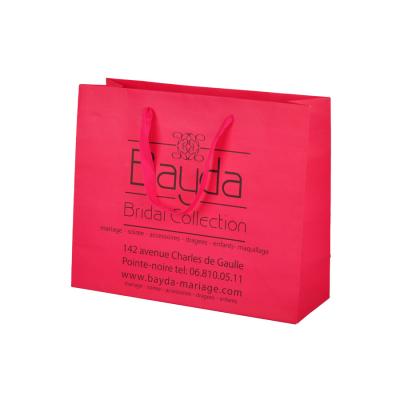 Cina L'imballaggio di carta rosa luminoso insacca lo spessore di Matte Lamination With 128gsm 175gsm in vendita