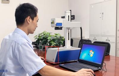 Cina Attrezzatura di segno del laser della fibra della macchina 1064nm della marcatura del laser della fibra del PVC 30W dell'ABS in vendita