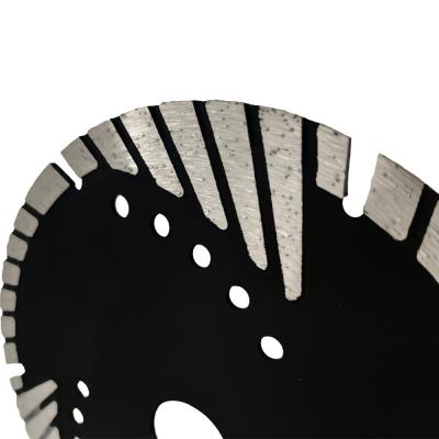 Cina D230mm Lama triangolare a seghe ondulate con denti di protezione turbo per il taglio della pietra in vendita