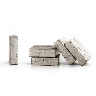 China 20 mm hoge segmenten snel snijden D1600 Granitzaagblad Lassen voor het snijden van granitsteen Te koop