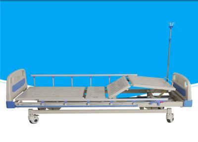Cina Letto di ospedale manuale delle manovelle pieghevoli dell'ABS staccabile con il supporto tavolo da pranzo/IV in vendita