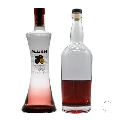 Cina Materiale in vetro Super Flint Bottiglia di rum in vetro da 700 ml per bevande e design di lusso in vendita