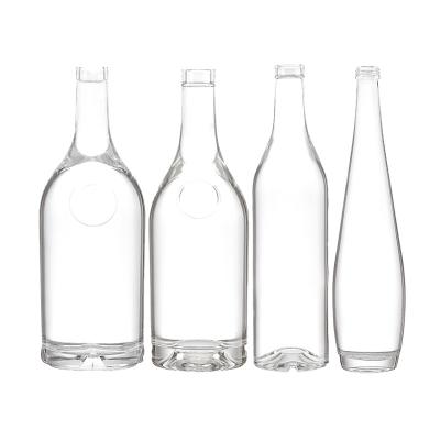 Cina Bevande industriali Bottiglia di liquore di vetro rotondo trasparente da 500 ml con coperchio di sughero ermetico in vendita