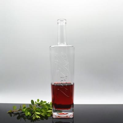 Cina Bottiglia di 750 ml di alcool di vetro per gin tequila whisky brandy accettabile personalizzato in vendita