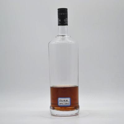 Cina Bottiglie rotonde di vetro Super Flint per whisky in liquori in vendita