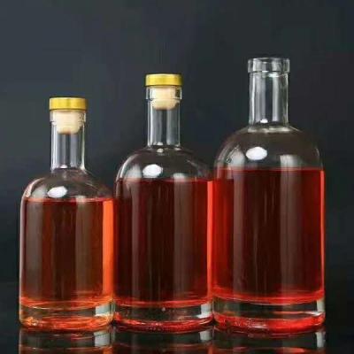 Cina Bottiglia di vodka in vetro trasparente da 750 ml per liquori bianco chiaro Logo personalizzato accettabile in vendita