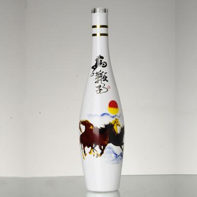 Cina Materiale di vetro Super Flint 750 ml Bottiglie di vetro di vodka personalizzate per Shandong Yuncheng in vendita