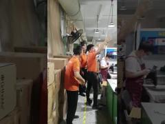 고객은 우리의 디자이너를 초대 계획하고 오래된 장비를 반복