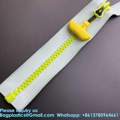 Chine Custom Multi-Colors Waterproof Zipper PU Coated Triangular Teeth Plastic Zippers Water Resistant For Garments Bags à vendre