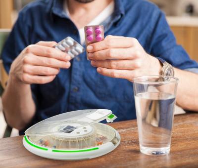 China Portable Multifunctional Timing Alarm Clock Intelligent Electronic Medicine Box For Elderly Pill Storage Cases Reminder Feature for sale