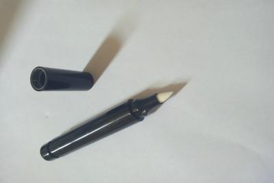 Chine Les cosmétiques féminins crayon épais, crayon vide en PP OEM à vendre