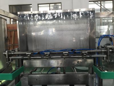 Cina Un'attrezzatura imbottigliante commerciale da 5 litri 1000 bottiglie per tappatrice della bottiglia di ora in vendita