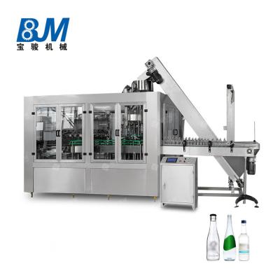 Cina Il riempitore della birra degli ss ed il sigillatore/imbottigliamento di vetro allineano per la capacità di 2000-2500 BPH in vendita