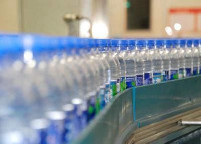 Cina piccola automazione della macchina di rifornimento dell'acqua in bottiglia 3000BPH SUS304 completamente in vendita