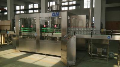 Cina 24-24-8 macchina di rifornimento dell'acqua/capsulatrice automatiche 3 riempitore di Rinser in 1 macchina di rifornimento in vendita