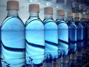 Cina Macchina di rifornimento liquida rotatoria elettrica di Monoblock, tè/latte/attrezzatura riempimento a caldo del succo in vendita