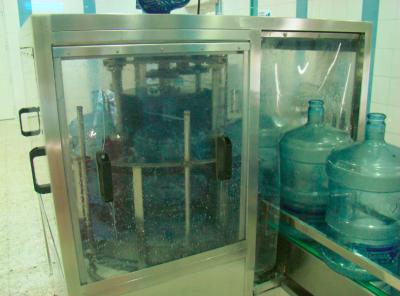 中国 線形プラスチック ペットびんの充填機、ミネラル/飲料水のびん詰めにする植物の 販売のため