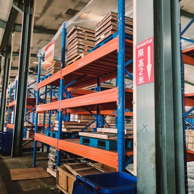Customizable warehouse pallet rack in industrial setting