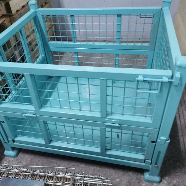 Folded pallet box showing space-saving design