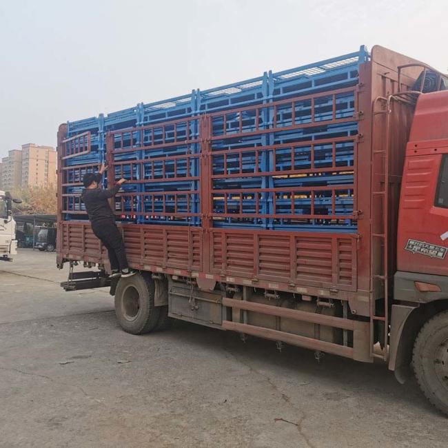 Worker handling folded pallet box