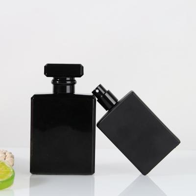 Cina 30ml Pocket Spray Bottle Empty Black Luxury Custom Mist Square Glass in vendita