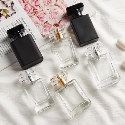 Cina Empty 50ml Travel Perfume Spray Bottle Clear Refillable Flat Luxury Square Cosmetic in vendita