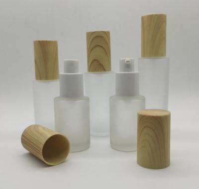 Cina La bottiglia senz'aria riutilizzabile della pompa di cura di pelle 30ml ha glassato la bottiglia di vetro del fondamento in vendita