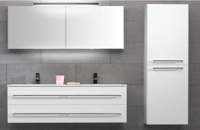 China Vanidad del cuarto de baño del MDF, alto gabinete brillante moderno de lujo de la laca, gabinete de cuarto de baño del fregadero doble en venta