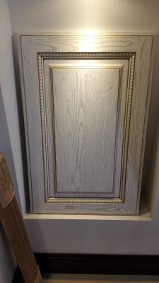 China Puerta de armario de cocina de oro, puerta de armario de cocina antigua de madera sólida, el panel caliente de la puerta de la venta en venta