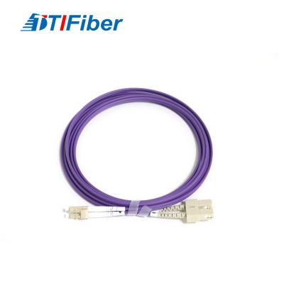 Китай Оптическое волокно OM4 двухшпиндельное Patchcord FTTH SC/UPC-LC/UPC мультимодное продается