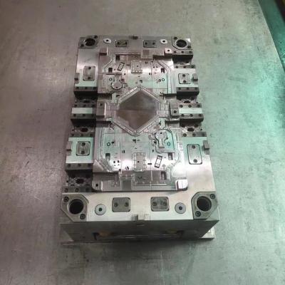 Cina OEM/ODM Injection Tooling Molding With Smooth Surface Finish Single/Multi Cavity in vendita